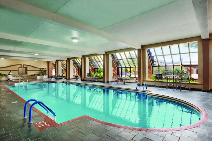 King Suite + On Site Dining & Indoor Pool - Green Bay, WI