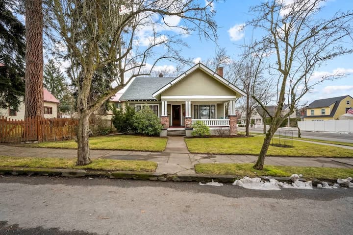 Sunny And Bright Downtown Gem - Coeur d'Alene, ID