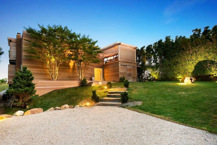 Rove Travel | Surfside Villa | Luxe Home W/ Hottub - Montauk, NY