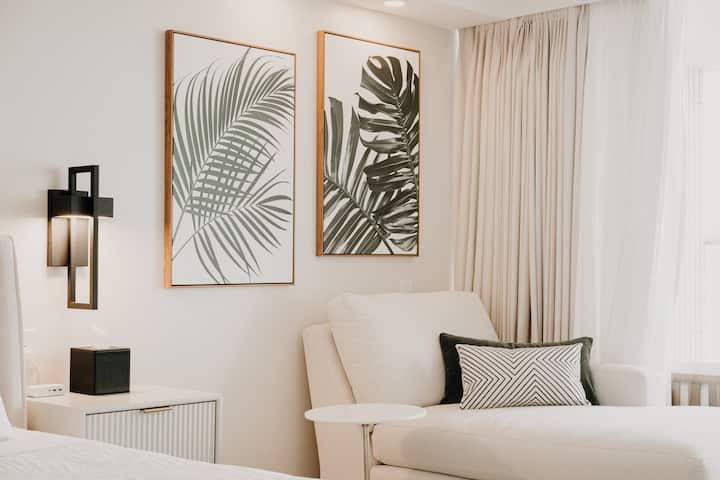 Newly Renovated, 39fl Chic Studio W/ Ocean Views - Honolulu, HI