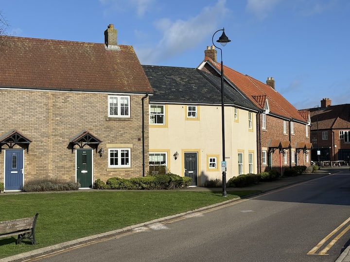 Corner Cottage - Pool And Beach Access - Filey