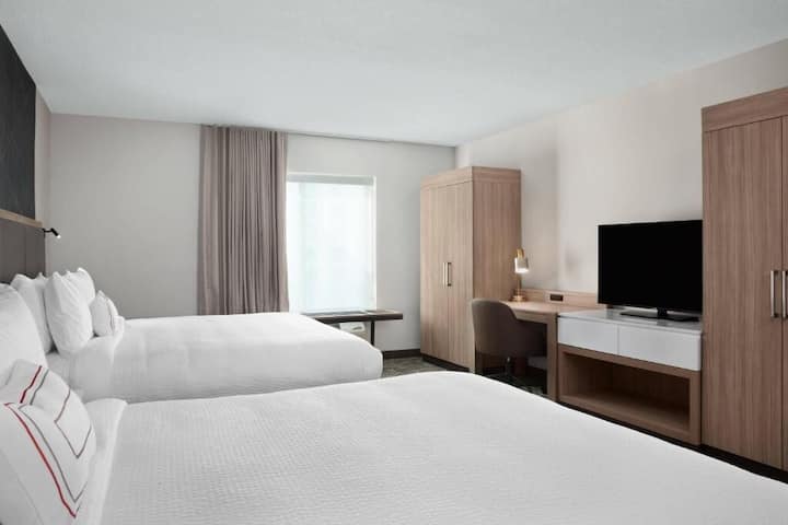 Springhill Suites | Queen Suite |  Resort Pool - Orlando, FL