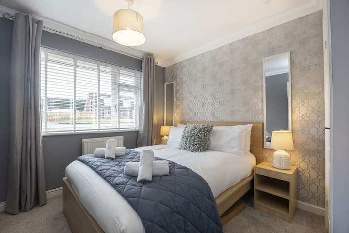 Moderne-dormer-bungalow-salle De Bain Privée - Tewkesbury