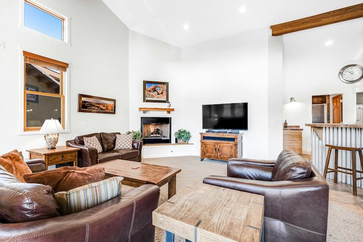 Downtown 3br Mountainview | Balcony | Pool - Moab, UT