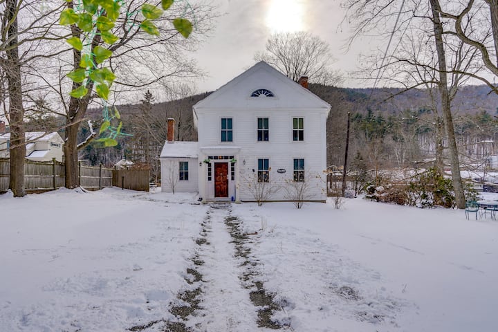 Hike, Fish & Ski: Riverside Barn Loft In Lee - Stockbridge, MA