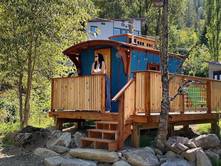 Bitty Bunky · Enchanted Gypsy Wagon For Couples - Nelson