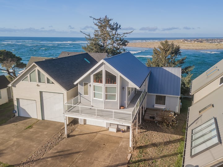 Beautiful Bayfront Home With Panoramic View - Waldport, OR