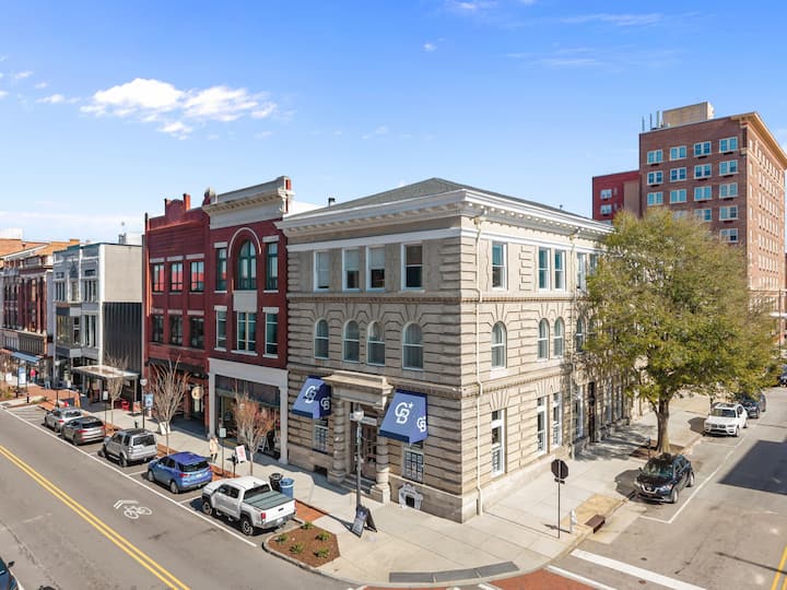 Cornerstone At Front And Chestnut-we Love Dogs! - Wilmington, NC