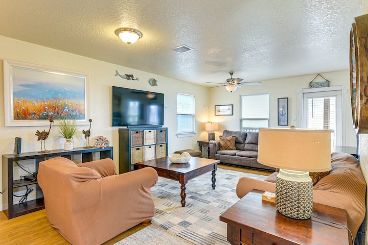‘Dave’s Waves’ Pet-friendly Home In Surfside Beach - Surfside Beach, TX