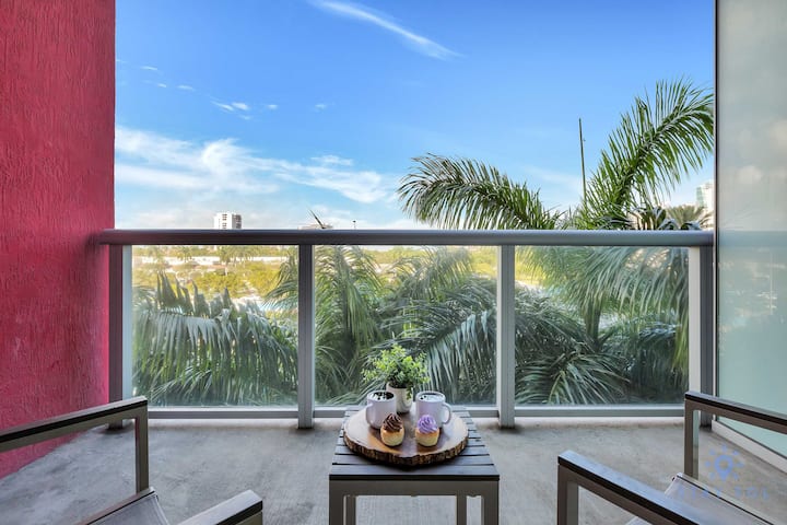 Resort-style Living | Bay View Studio | Miami - Aventura, FL