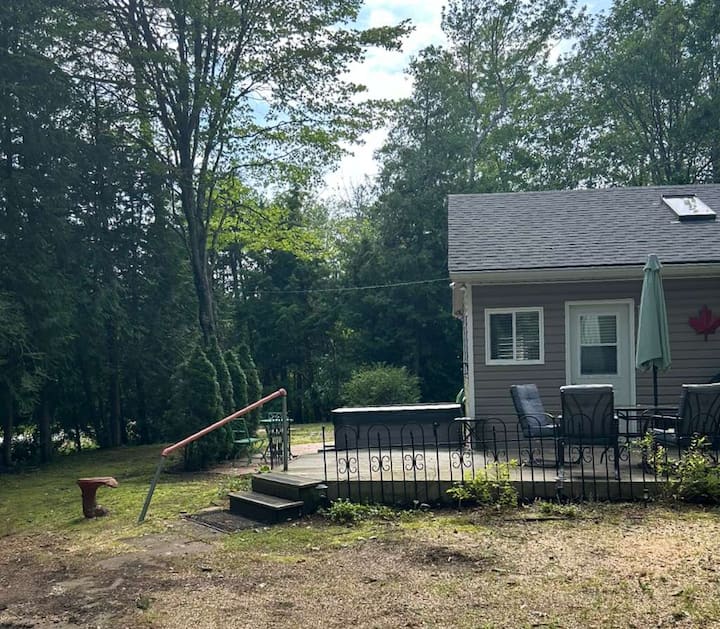 New: Whitecaps Cottage | Steps To Beach + Hot Tub - Sauble Beach