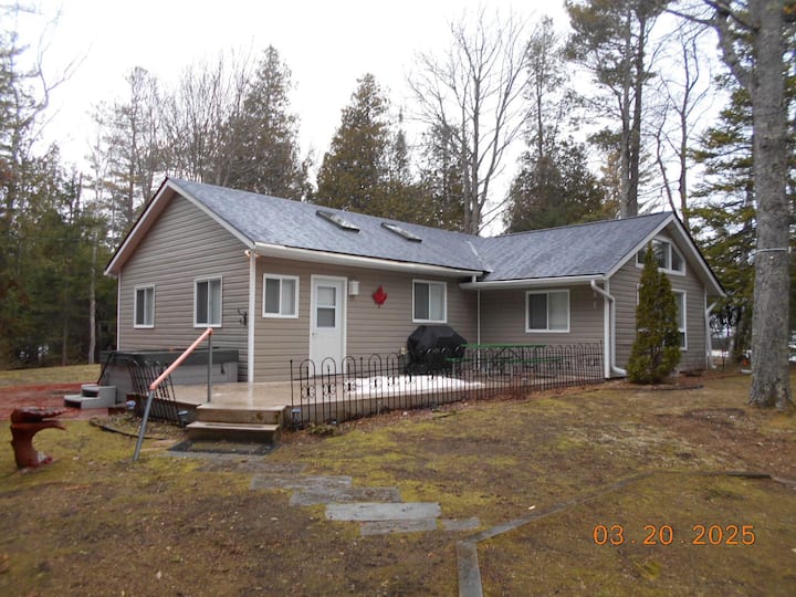 Whitecap | Near Beach | Ac | Pet Friendly - Sauble Beach