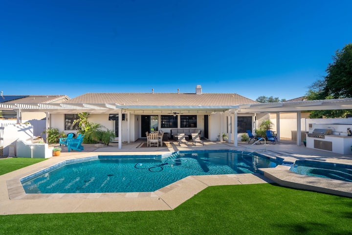 Pool & Spa • Outdoor Fireplace • Bbq • Pool Table - Goodyear, AZ