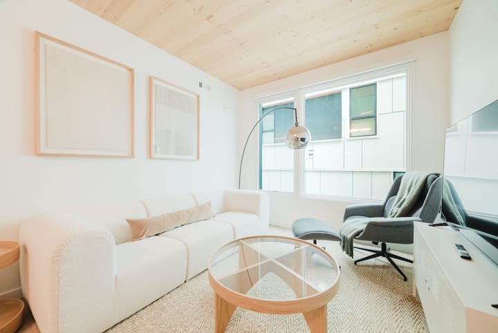 Spacious 2 Bedroom With City Views And Gym - Charlotte, NC