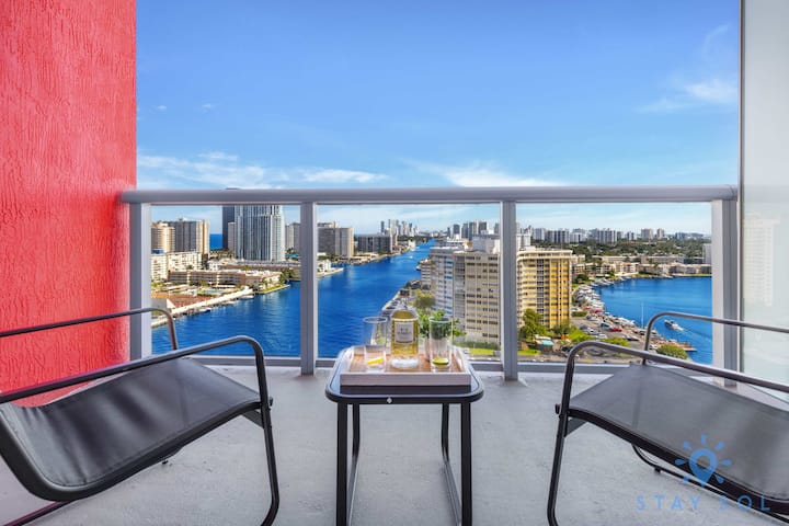Sun & Sea | Studio W/ Balcony Near Beach - Hallandale Beach, FL
