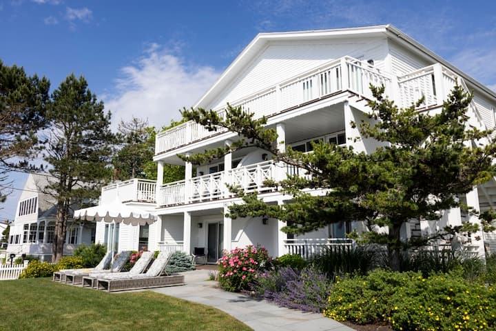 2br Oceanfront Retreat | Fireplace, Deck & Kitchen - Kennebunkport, ME