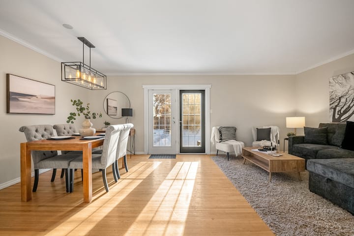 Kick-back 2br Bungalow | Yard, Firepit & Parking - Calgary