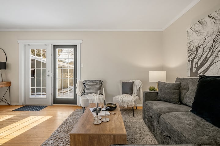 Kick-back 2br Bungalow | Yard, Firepit & Parking - Calgary