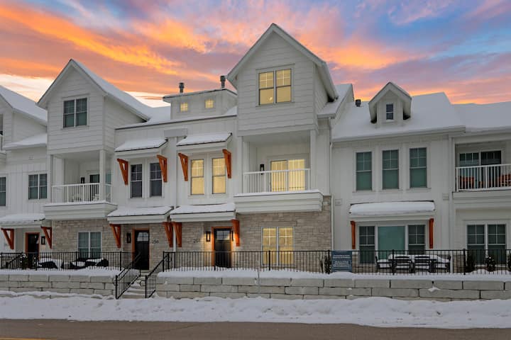 Prime Fontana, Wi, Location With Lake Views - Lake Geneva, WI