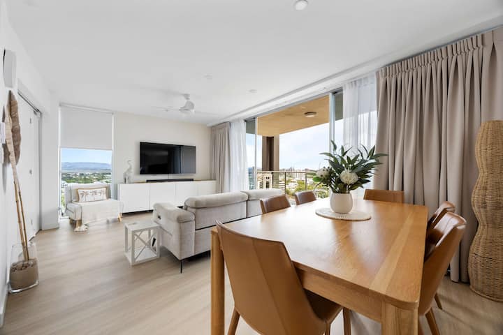 Stylish Beachside Retreat - Resort Pool |  Sauna & - Australia