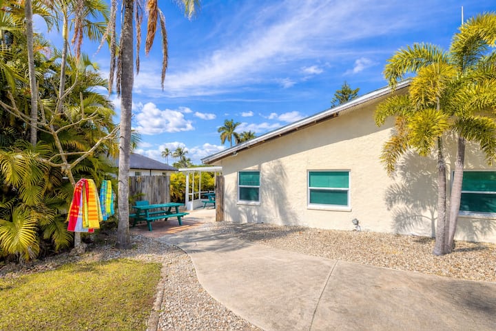 Private Cozy Studio Near Beaches & Dining - Punta Rassa, FL
