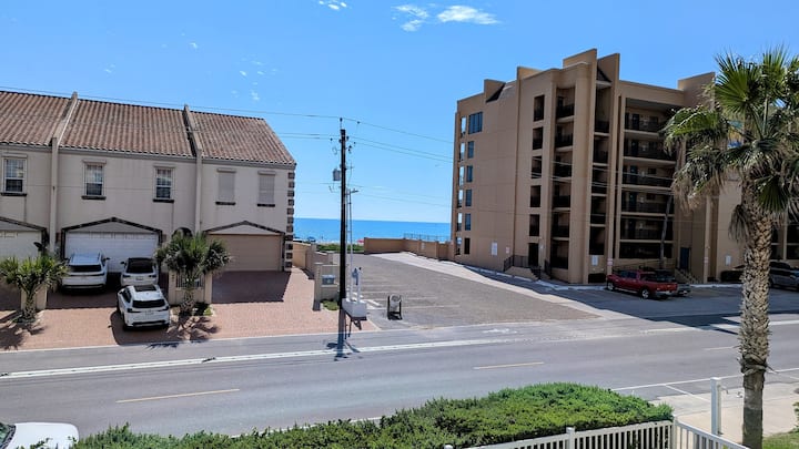Cora Lee 202 - Modern Walk-up By Beach - South Padre Island, TX