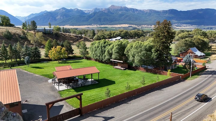 Park 66 Event Venue With Gorgeous View - Joseph, OR