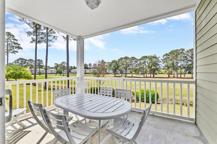 Lake Access Condo W/ Balcony & Pool - Myrtle Beach
