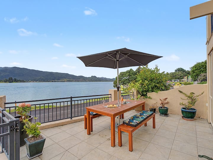 Waterfront Bliss - Tairua Holiday Home - Pauanui