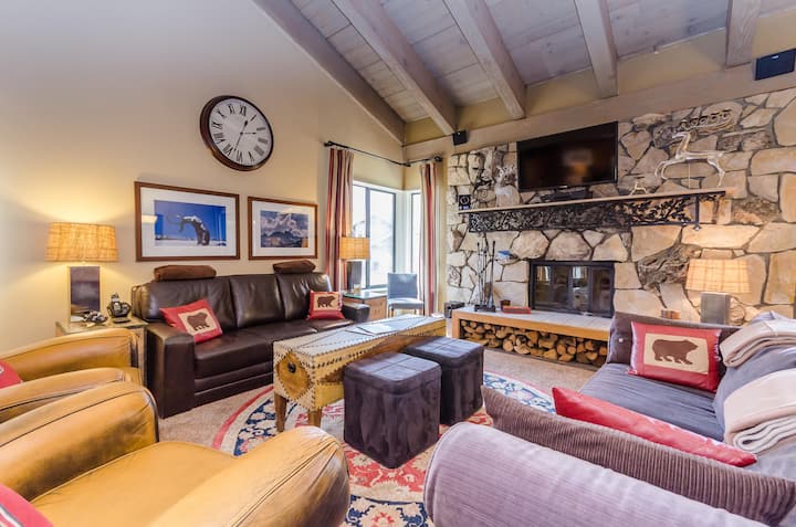 Pool, Parking & Hottub -  2+ Loft At The Village - Mammoth Mountain, CA