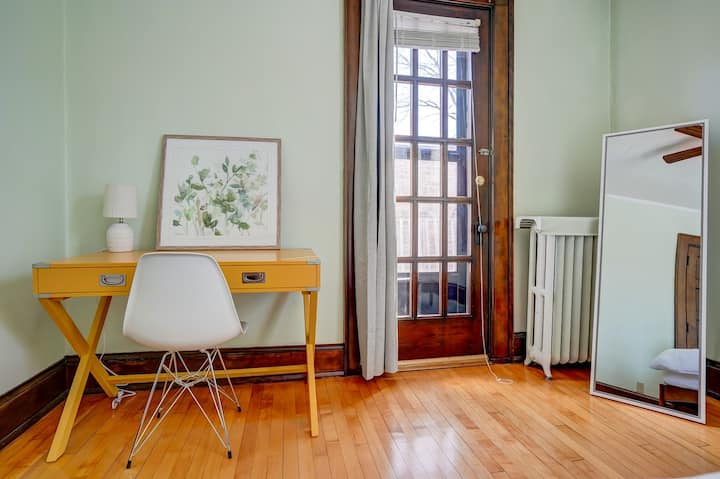 Prime Location 2br Apt On Willy St: King Beds - Madison, WI