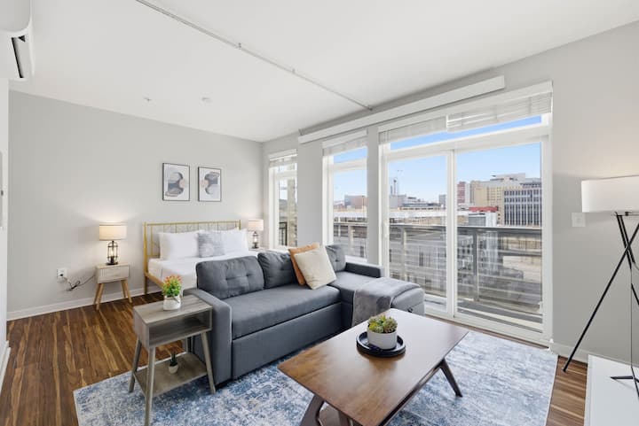 Cozysuites | Contemporary Sdo, Monument Circle - Christian Park Indianapolis