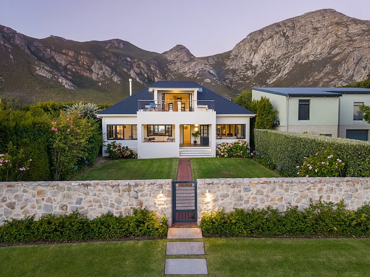 Zoete Zitje | Tranquil Dual-home In Voëlklip - Hermanus