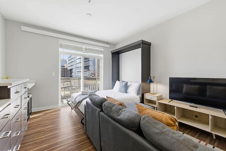 Cozysuites | Studio Monument Circle With Parking - Indianapolis, IN