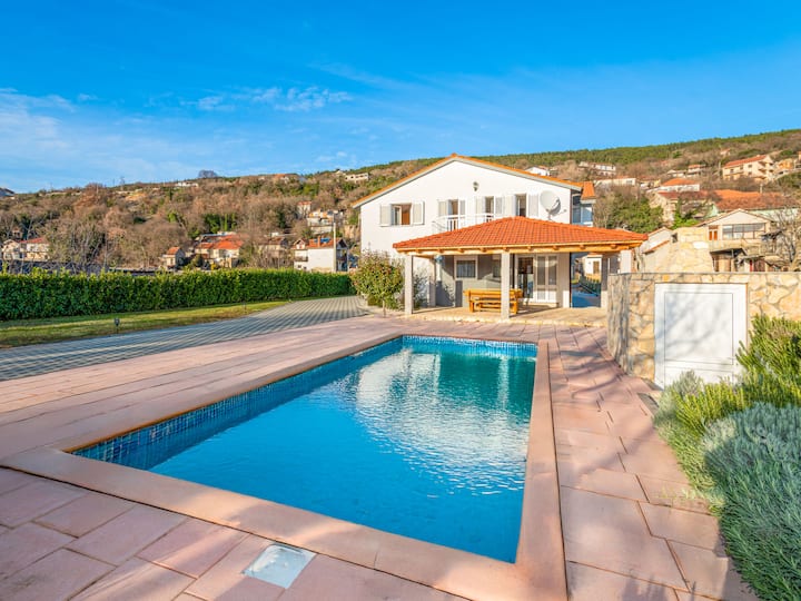 Matanovi Dvori By Interhome - Podstrana