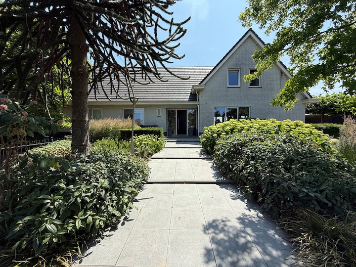 14p Riverfront Villa With Jacuzzi, Dock & Gameroom - Gorinchem