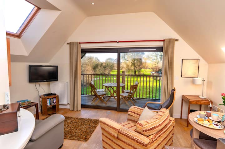 Finest Retreats | Canal Central - Oswestry