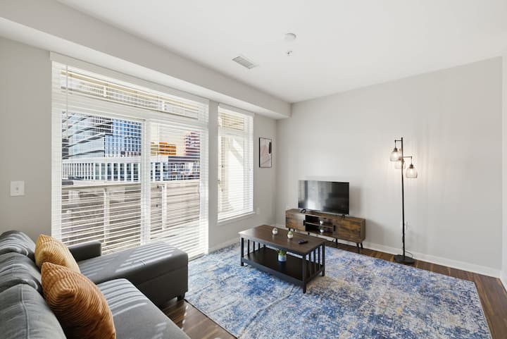 Cozysuites | 1br Monument Circle, Indy W/ Parking - Christian Park Indianapolis