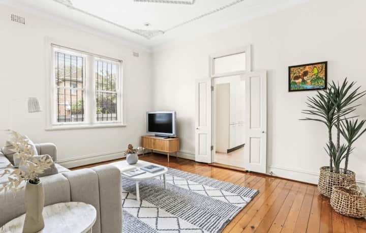 Bondi Coastal Home With Patio And Parking For 7 - Coogee