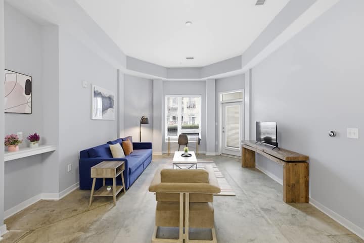 Cozysuites Spacious 2br Monument Circle W/ Parking - Irvington Historic District, IN