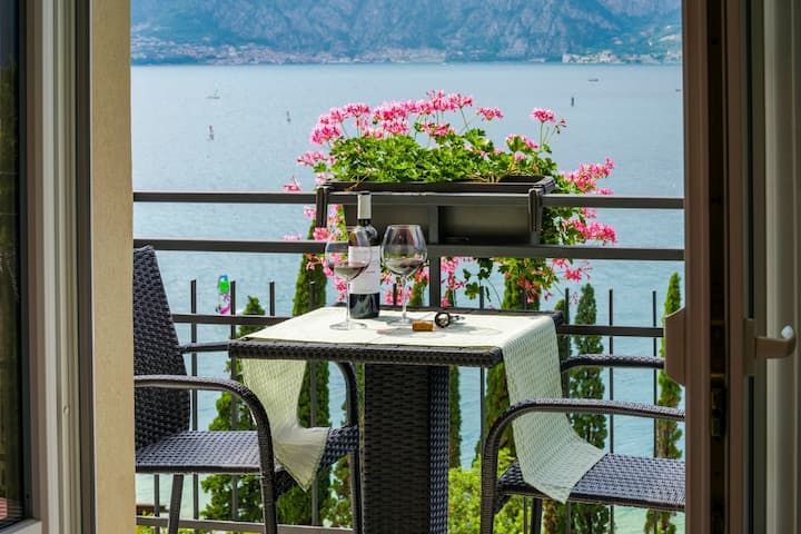 Riva Apt · Lake View - Finestra Sul Lago - Malcesine