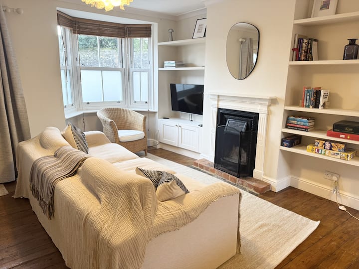 2 Bed, Central Henley W/ Parking & Garden - Henley-on-Thames