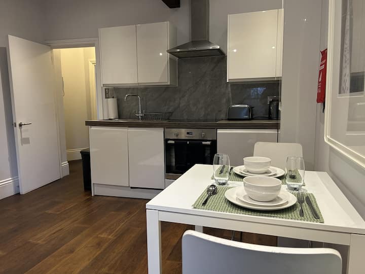 Appartement-traditionelle-salle De Bain Privée-vue - Bedfordshire