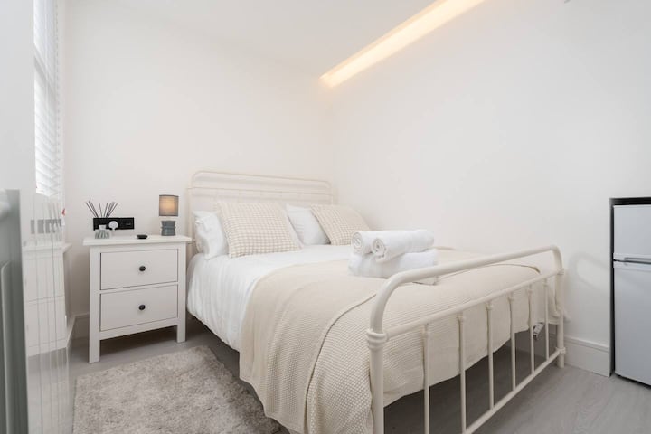 Focus Stay | Shared Kitchen | Work Desk | Parking - Liverpool