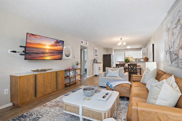 Salt Air Retreat | Pool View | Quick Beach Walk - Fort Walton Beach, FL