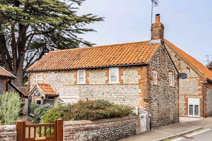 Bird Cottage - Holt
