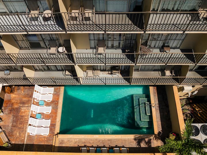 Hawaiian Luxury! 2 Units With Private Balcony! - Honolulu, HI