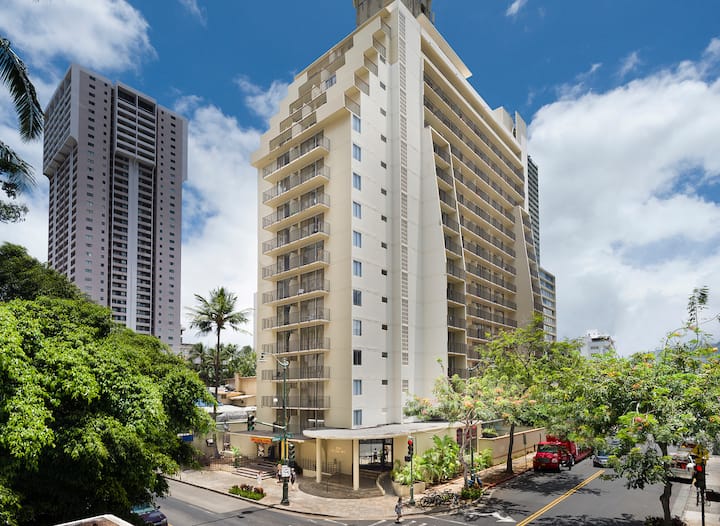 2 Pet-friendly One King W Kitchen By Waikiki Beach - Honolulu, HI