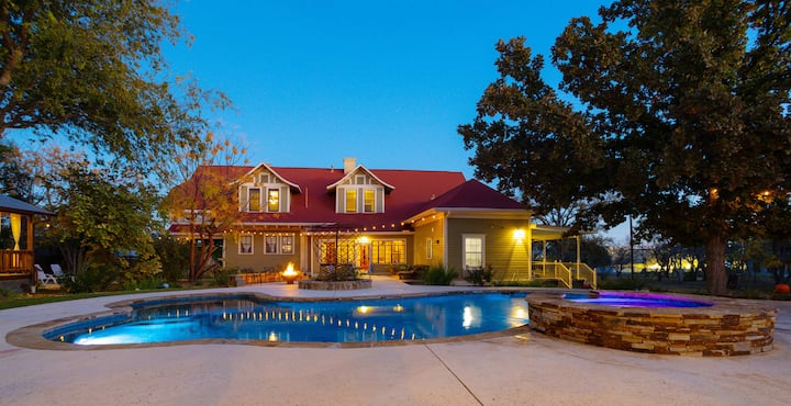 1906 Haus Stay For 13 With Access To Pool  Hot Tub - Comfort, TX