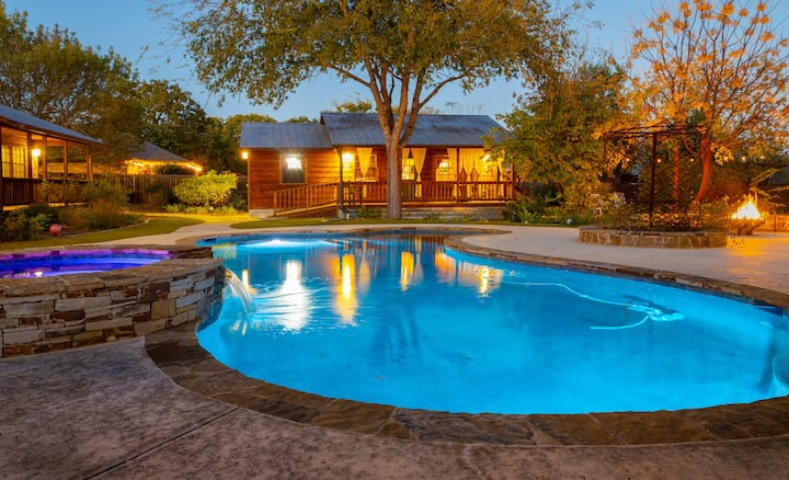 Cypress Creek Cabin – Stay For 6 - Pool, Hot Tub - Comfort, TX